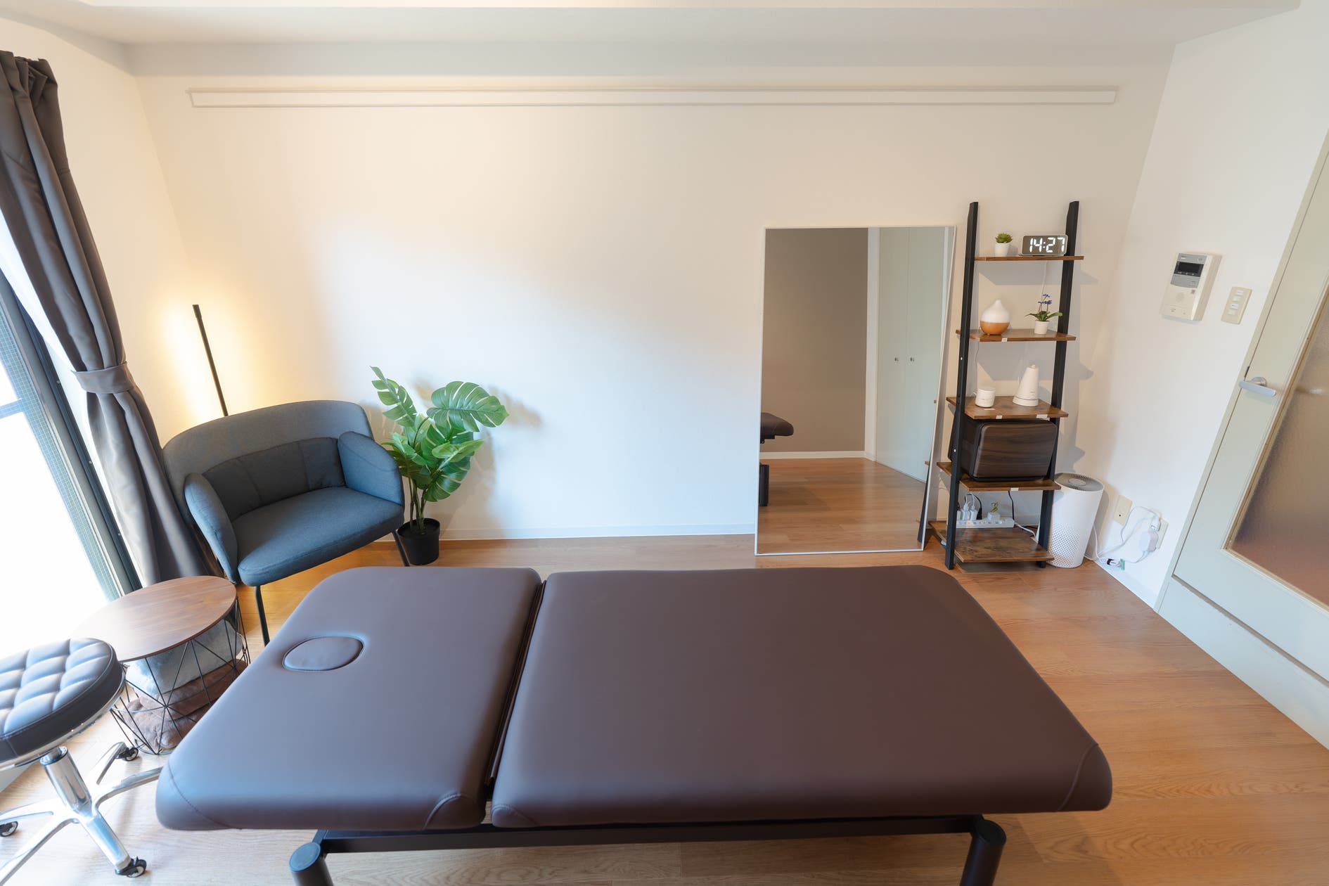 【町田駅4分】完全個室のプライベートサロン✨木目基調とした良質空間🌿の写真9