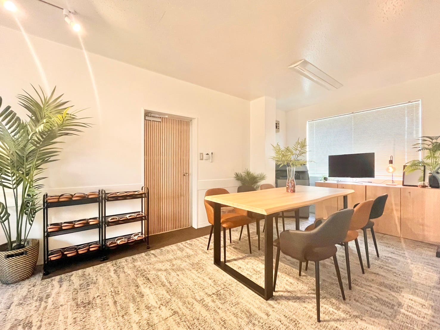 NEW!【半蔵門駅1分/麹町5分】最大20名/光無料Wifi/会議・撮影・懇親会・推し会・女子会・ボドゲ等！飲食🍷可！の写真14