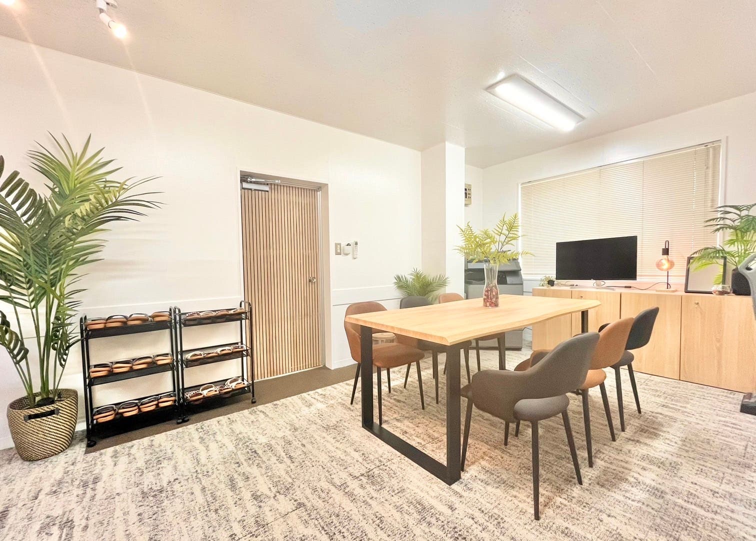 NEW!【半蔵門駅1分/麹町5分】最大20名/光無料Wifi/会議・撮影・懇親会・推し会・女子会・ボドゲ等！飲食🍷可！の写真13