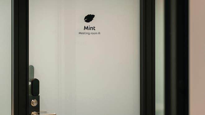 【新高島駅徒歩2分】8席着席可/光回線高速WiFi/有人スタッフ/飲食可/貸し会議室【RoomA - 13㎡】の写真5