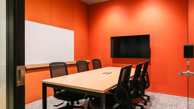 【新高島駅徒歩2分】8席着席可/光回線高速WiFi/有人スタッフ/飲食可/貸し会議室【RoomB - 13㎡】の写真1