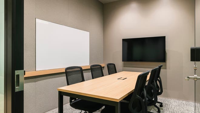 【新高島駅徒歩2分】8席着席可/光回線高速WiFi/有人スタッフ/飲食可/貸し会議室【RoomC - 13㎡】の写真1