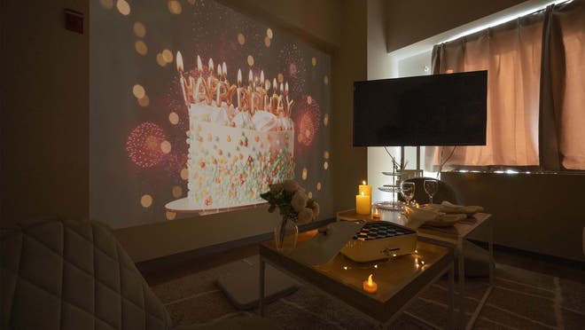 五反田駅近2分!大迫力120インチ画面&ソファで映画・ゲーム三昧🎬💖カップルや少人数向けの貸切隠れ家エンタメスペースです🎮の写真2