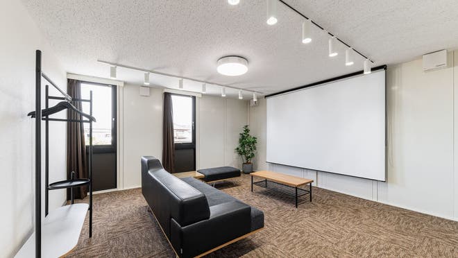 【Living】✨U-SPACE熊谷店✨リビングをイメージしたちょっとした集まりに最適のスペースです♪Wi-Fi/熊谷市の写真1