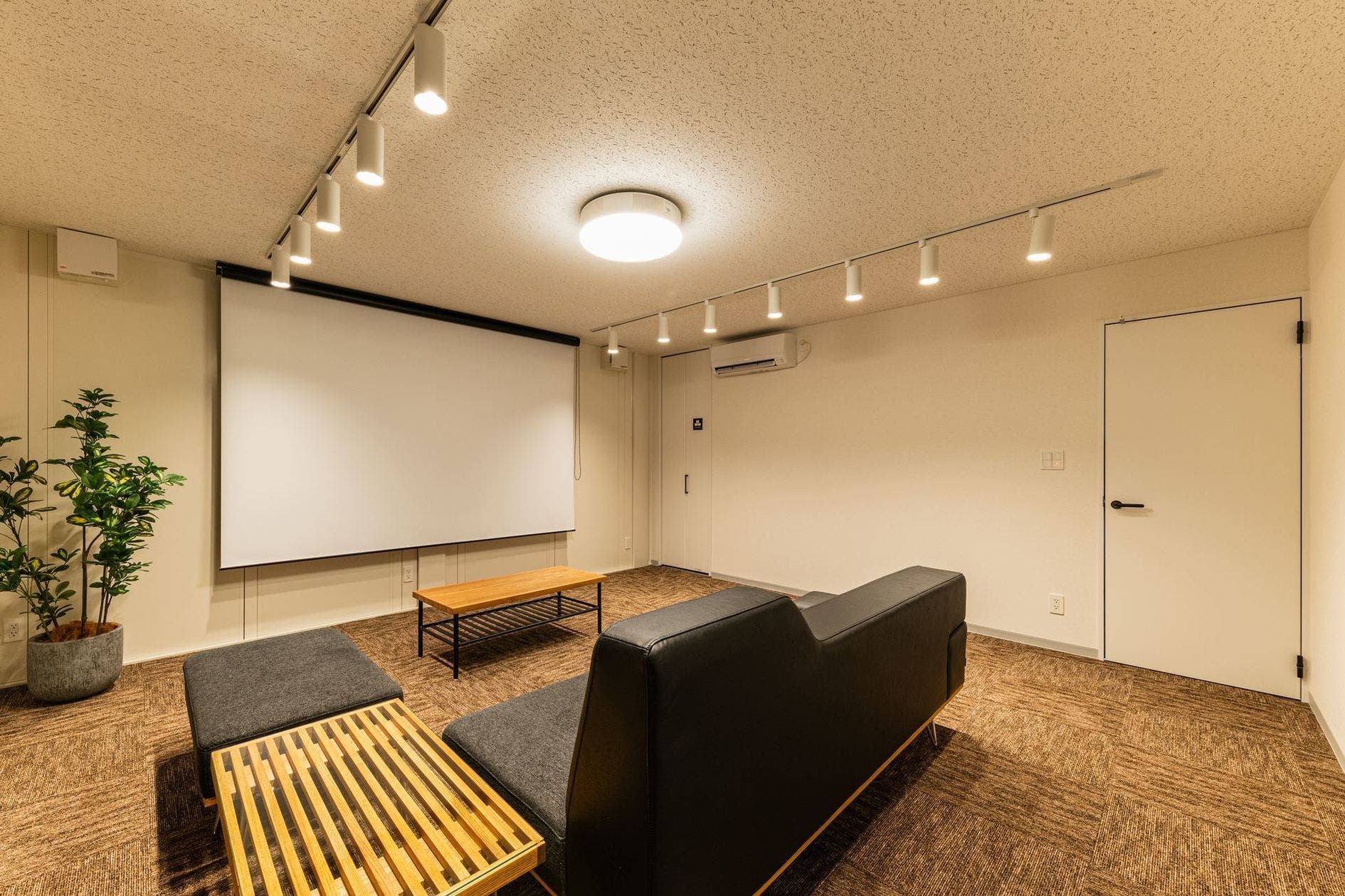 【Living】✨U-SPACE熊谷店✨リビングをイメージしたちょっとした集まりに最適のスペースです♪Wi-Fi/熊谷市の写真4