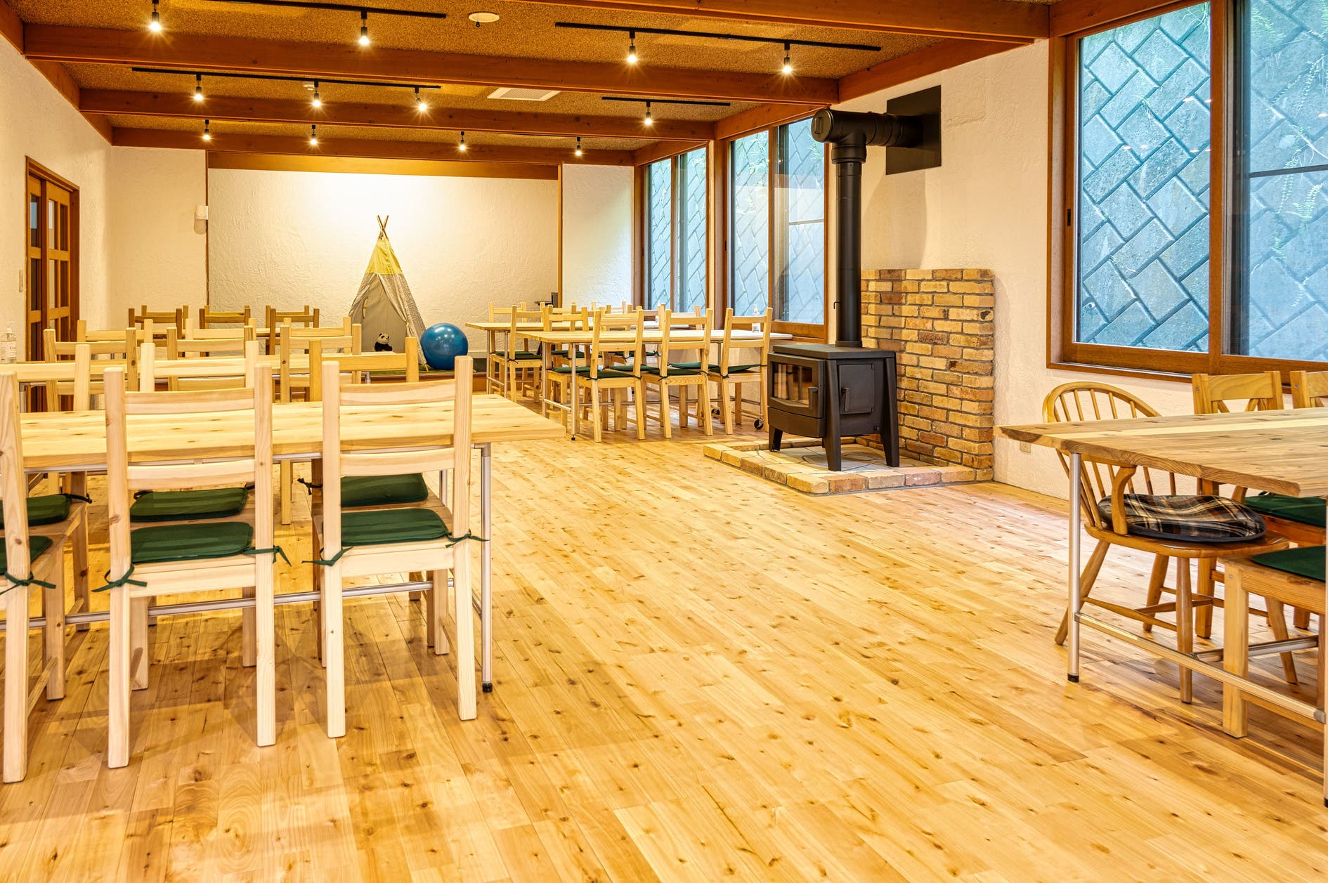 湖が目の前　標高1400m高原の会議室の写真1