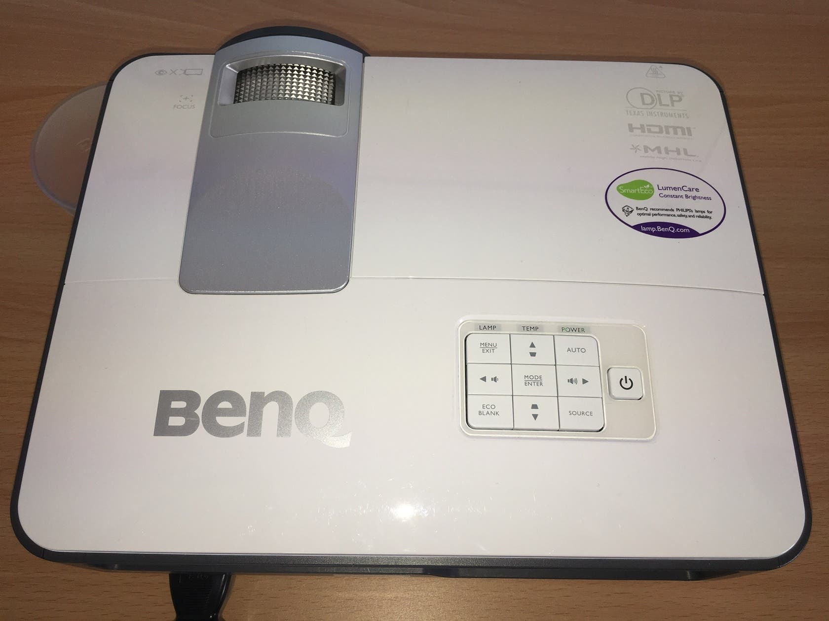 プロジェクター本体の画像1