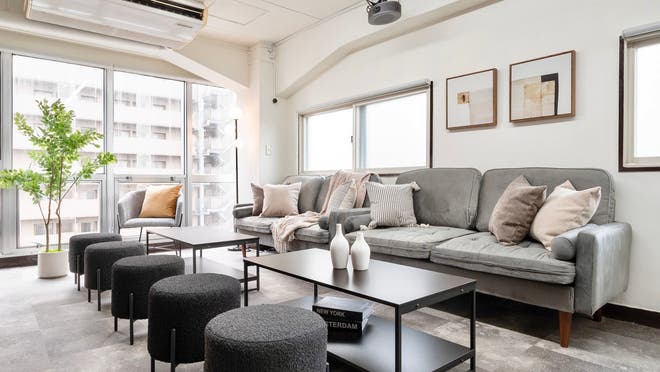 池袋駅2分🚃24H/最大24名着席🎉大型スクリーン🎬映画・大人気ゲーム機が大迫力🎮おしゃれなケータリング♪の写真1