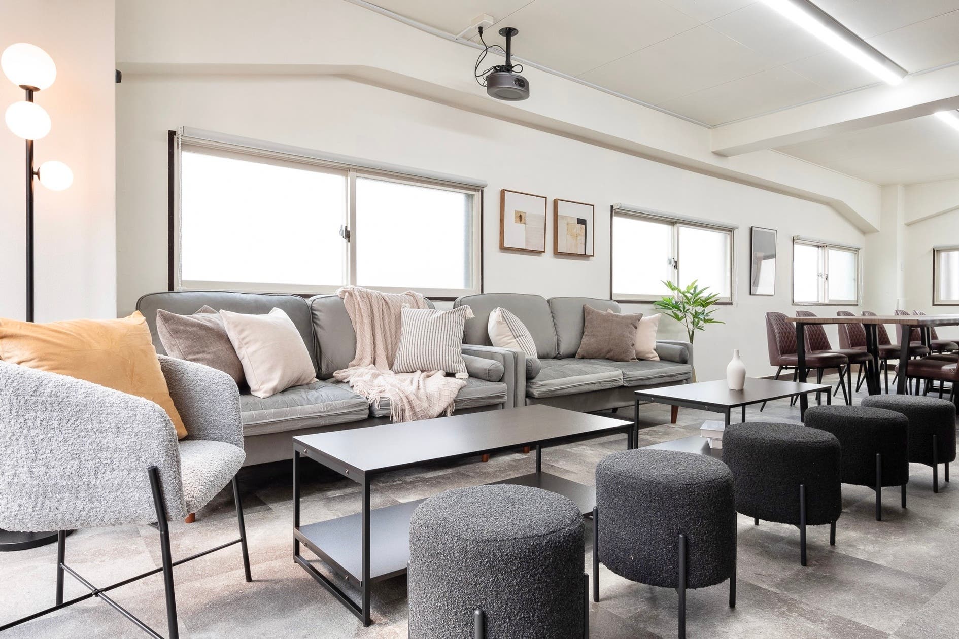 池袋駅2分🚃24H/最大24名着席🎉大型スクリーン🎬映画・大人気ゲーム機が大迫力🎮おしゃれなケータリング♪の写真28