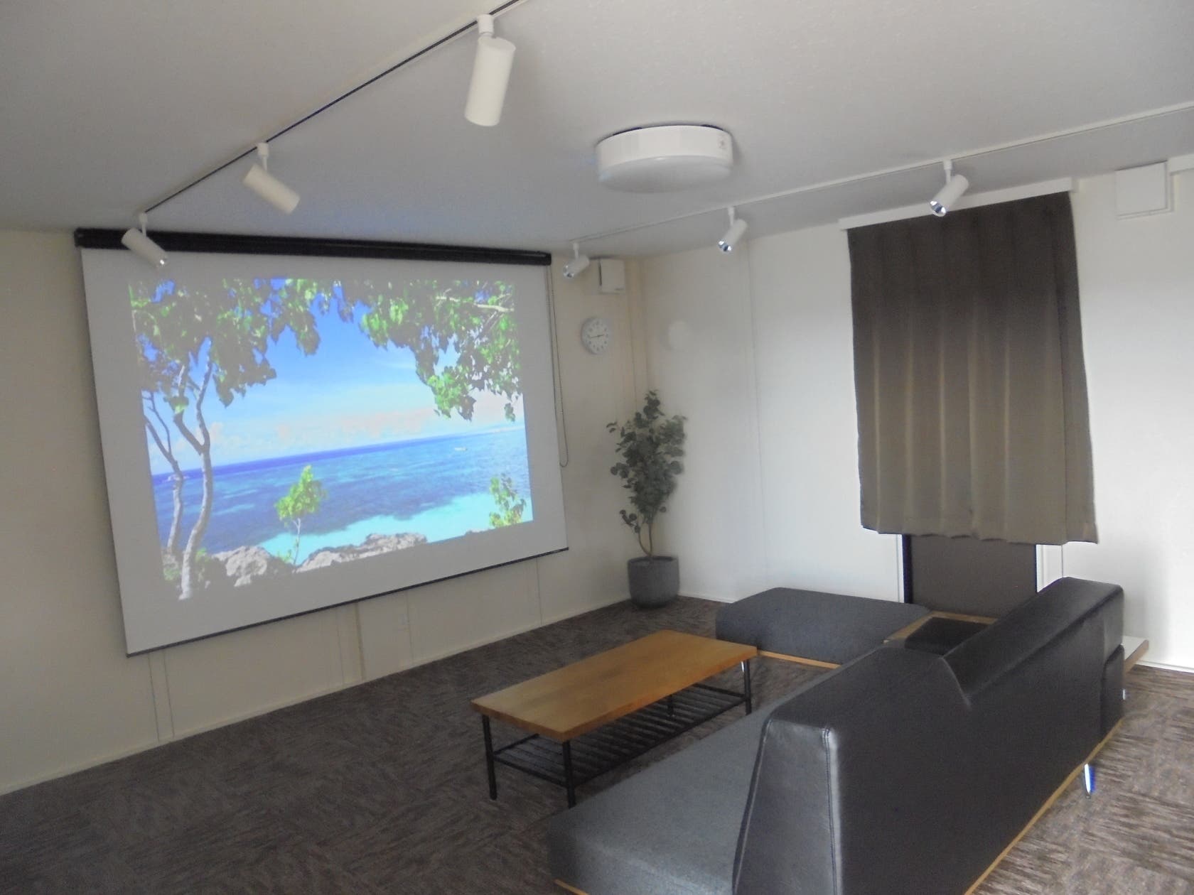 【Living】✨U-SPACE山口店✨映画鑑賞や打ち合わせスペースとしてもご利用いただけます♪Wi-Fi/山口市の写真6