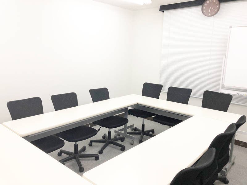 【西新宿駅4分・新宿駅7分！15名利用可】綺麗な室内！WiFi・プロジェクター・ホワイトボード完備！ふれあい貸し会議室　新宿東洋の写真1