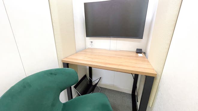 〈駅直結!横浜駅徒歩30秒|1名個室〉作業や勉強、ゲーム、オンラインMTGに最適な『防音室01』の写真1