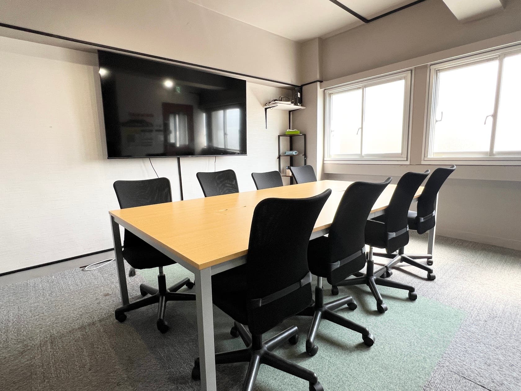 永田町駅4番出口すぐ！ モニター・ホワイトボード付き8名用会議室 ※予約時間前は入室不可の写真1