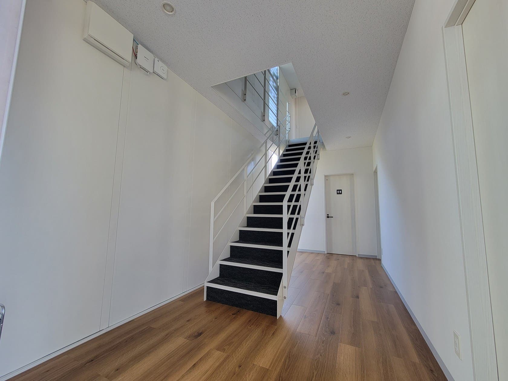 【Living1】✨U-SPACE東大阪店✨ガラス張りの開放的なテラスをお楽しみいただけます♪Wi-Fi/東大阪市の写真5