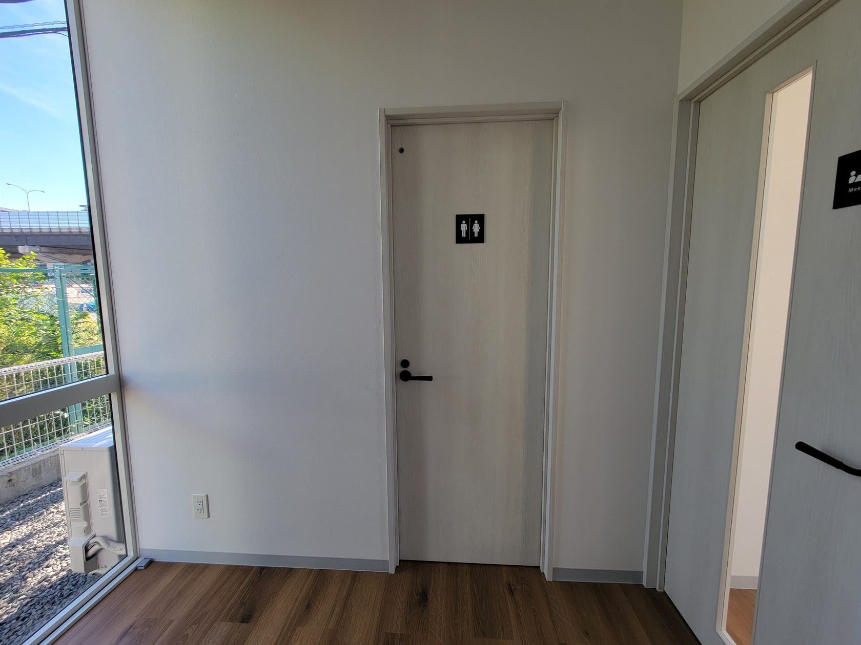 【Living1】✨U-SPACE東大阪店✨ガラス張りの開放的なテラスをお楽しみいただけます♪Wi-Fi/東大阪市の写真6