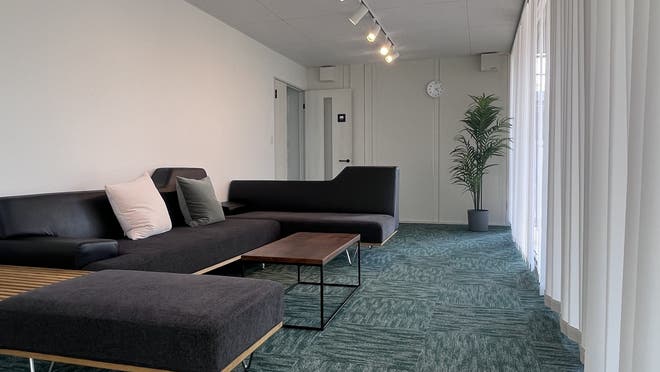 【Living1】✨U-SPACE東大阪店✨ガラス張りの開放的なテラスをお楽しみいただけます♪Wi-Fi/東大阪市の写真3