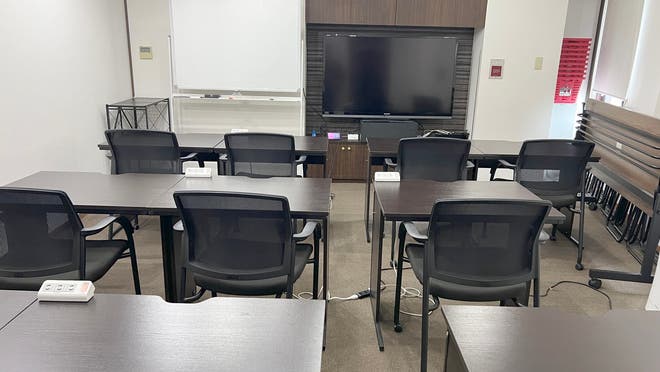 【夙川駅 商業ビル内コワーキングスペース】ミーティング、セミナー、レッスン等に!ネット環境安定!【C 10-11名用 個室】の写真1