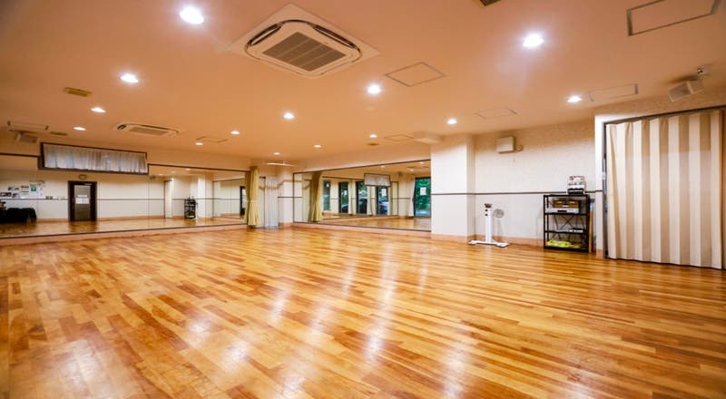 長時間踊っても疲れない高級桜材の床！ヨガ・ピラティス・武道・ダンス・撮影会・お茶会・手話・イベント