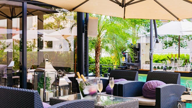 テラス付きのお洒落なレストランスペースを1日貸切!の写真2