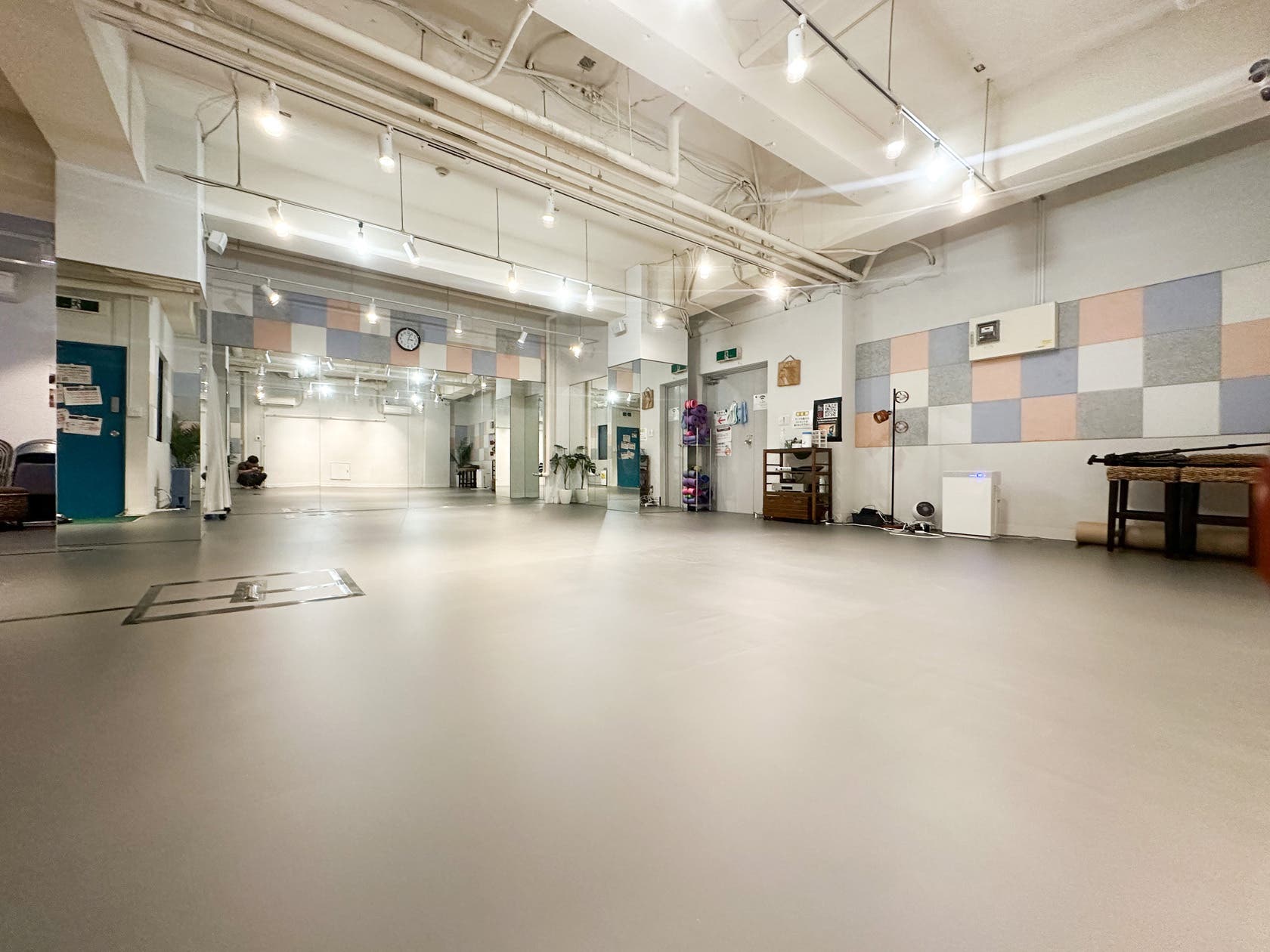 【駅徒歩30秒】83㎡ 大型スタジオ　リノリウム床　撮影機材豊富の写真1