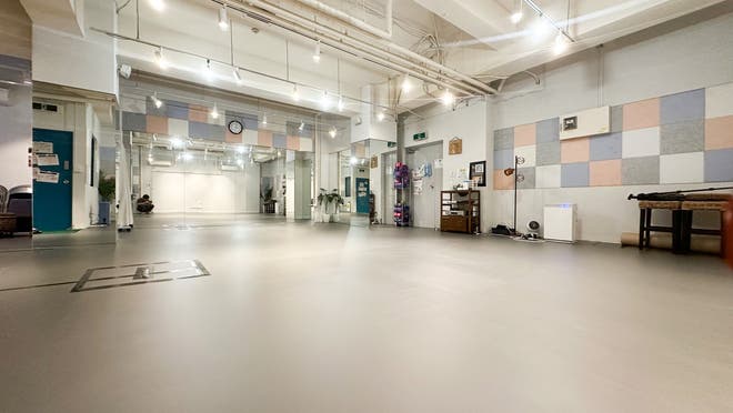 【駅徒歩30秒】83㎡ 大型スタジオ リノリウム床 撮影機材豊富の写真1