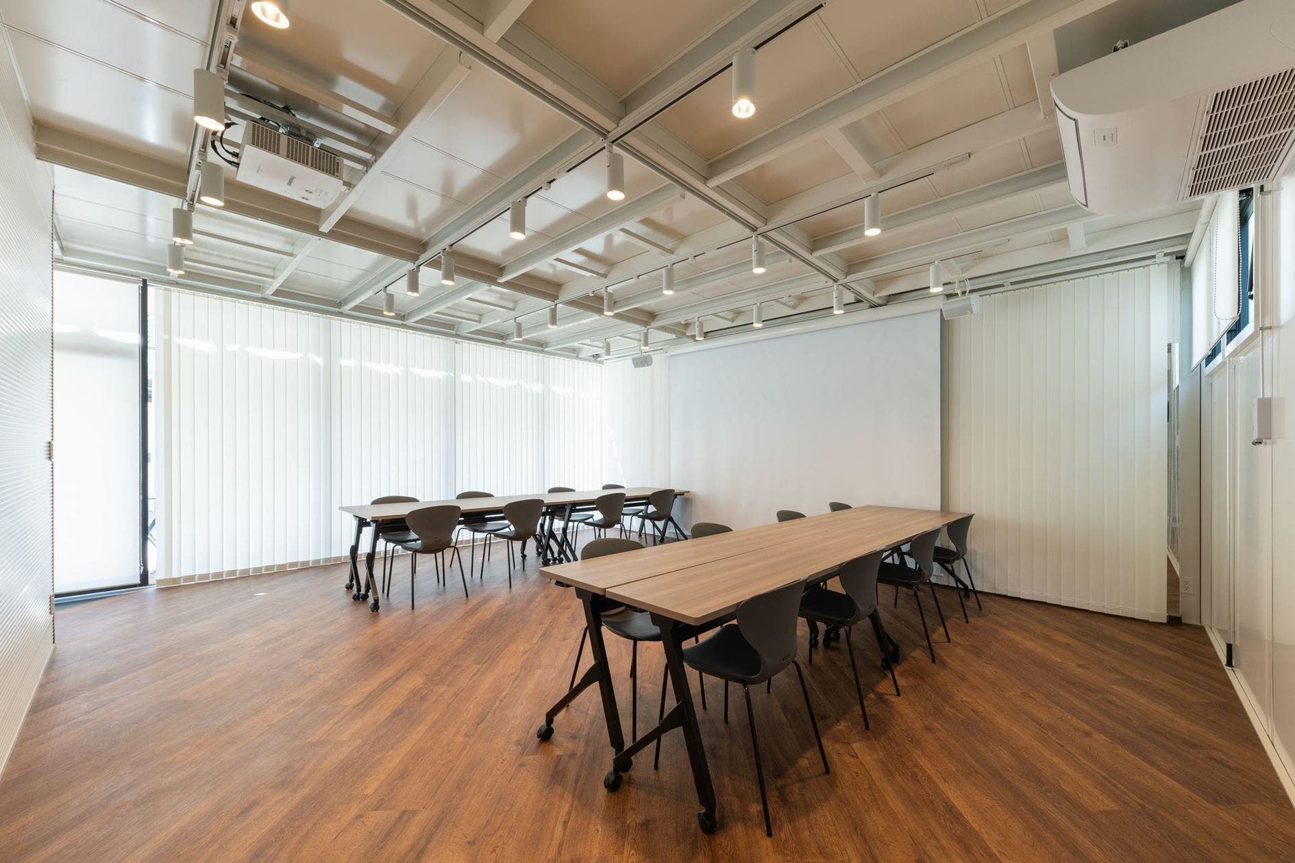 【Community】✨U-SPACE川崎店✨大鏡やプロジェクターなどが充実しています♪Wi-Fi/川崎市の写真5