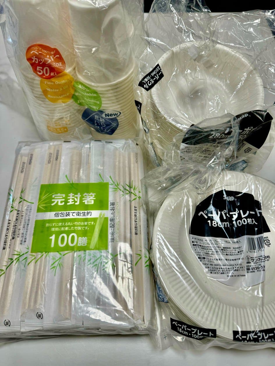 使い捨て紙皿、紙コップ、割り箸類の画像1