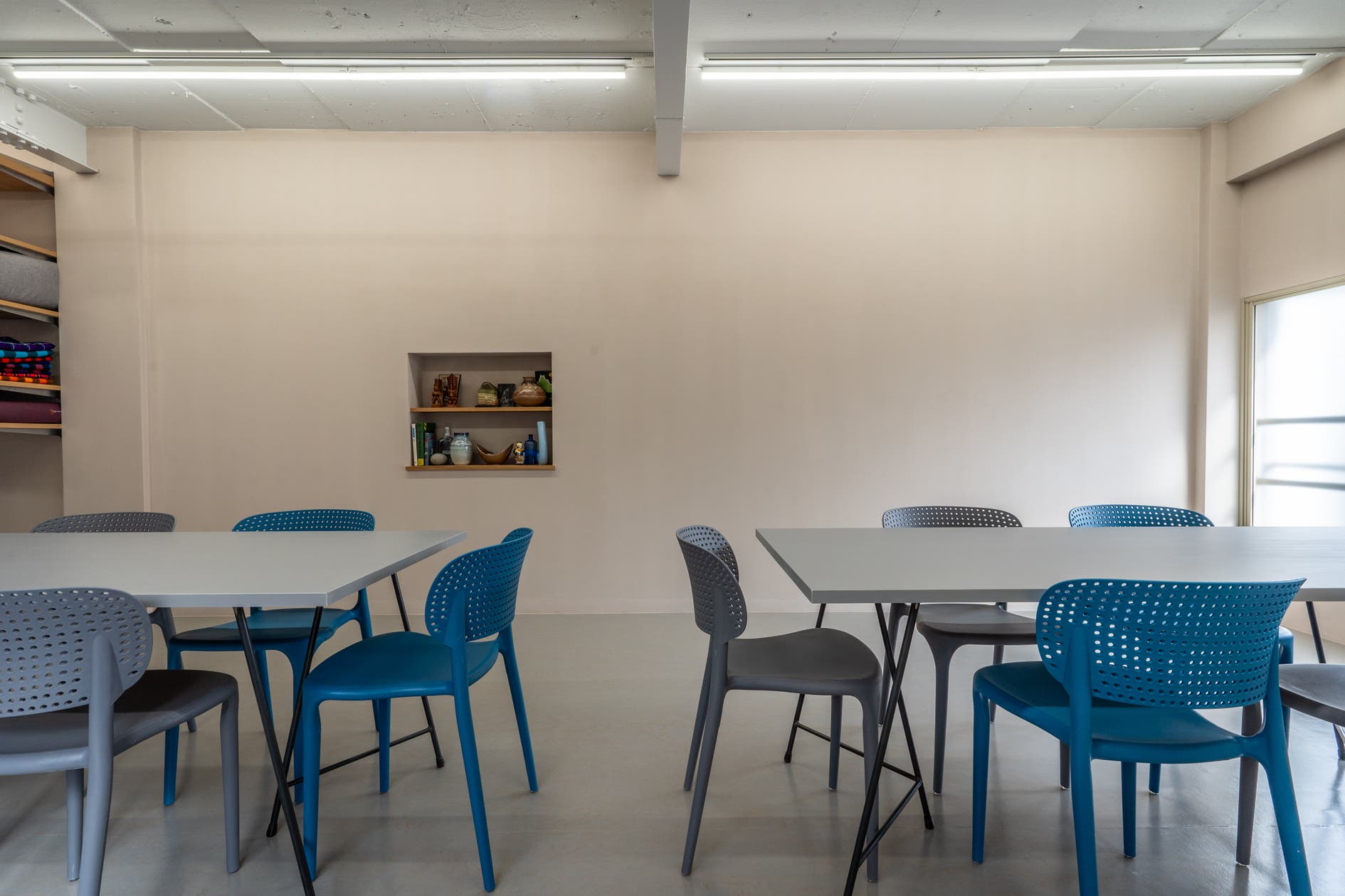 西永福駅徒歩1分！ヨガ・ピラティスのグッズ充実。47㎡の広々空間。施術ベッド6台机に椅子も。グッズや設備は全て無料☺︎の写真11