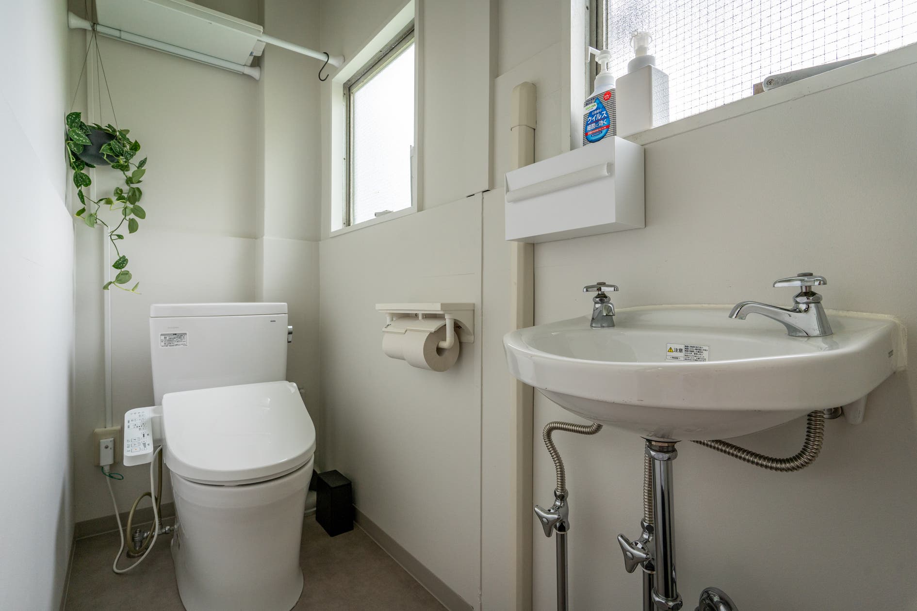 西永福駅徒歩1分！ヨガ・ピラティスのグッズ充実。47㎡の広々空間。施術ベッド6台机に椅子も。グッズや設備は全て無料☺︎の写真14