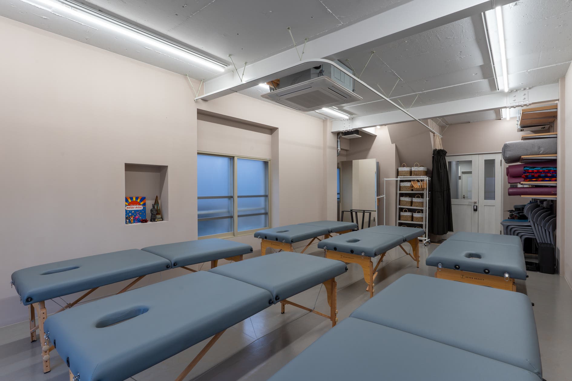 西永福駅徒歩1分！ヨガ・ピラティスのグッズ充実。47㎡の広々空間。施術ベッド6台机に椅子も。グッズや設備は全て無料☺︎の写真18