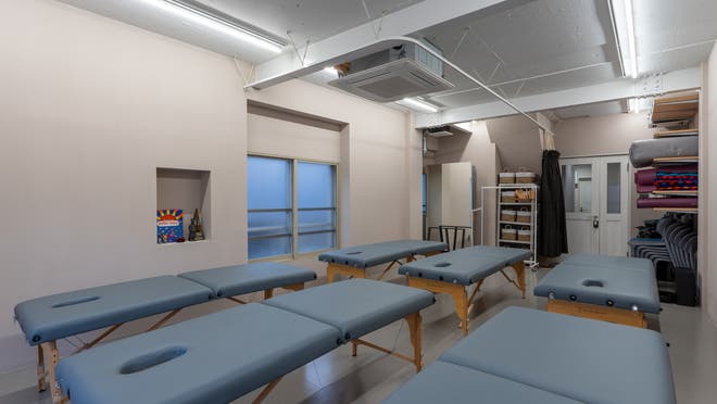 西永福駅徒歩1分!ヨガ・ピラティスのグッズ充実。47㎡の広々空間。施術ベッド6台机に椅子も。グッズや設備は全て無料☺︎の写真18