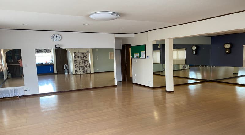 高崎駅東口から徒歩8分のヨガスタジオ！完全個室の大小3面鏡張りでヨガレッスンができます！