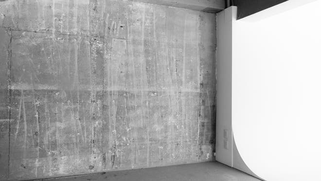 自然光が溢れる白ホリゾント撮影スタジオの写真5