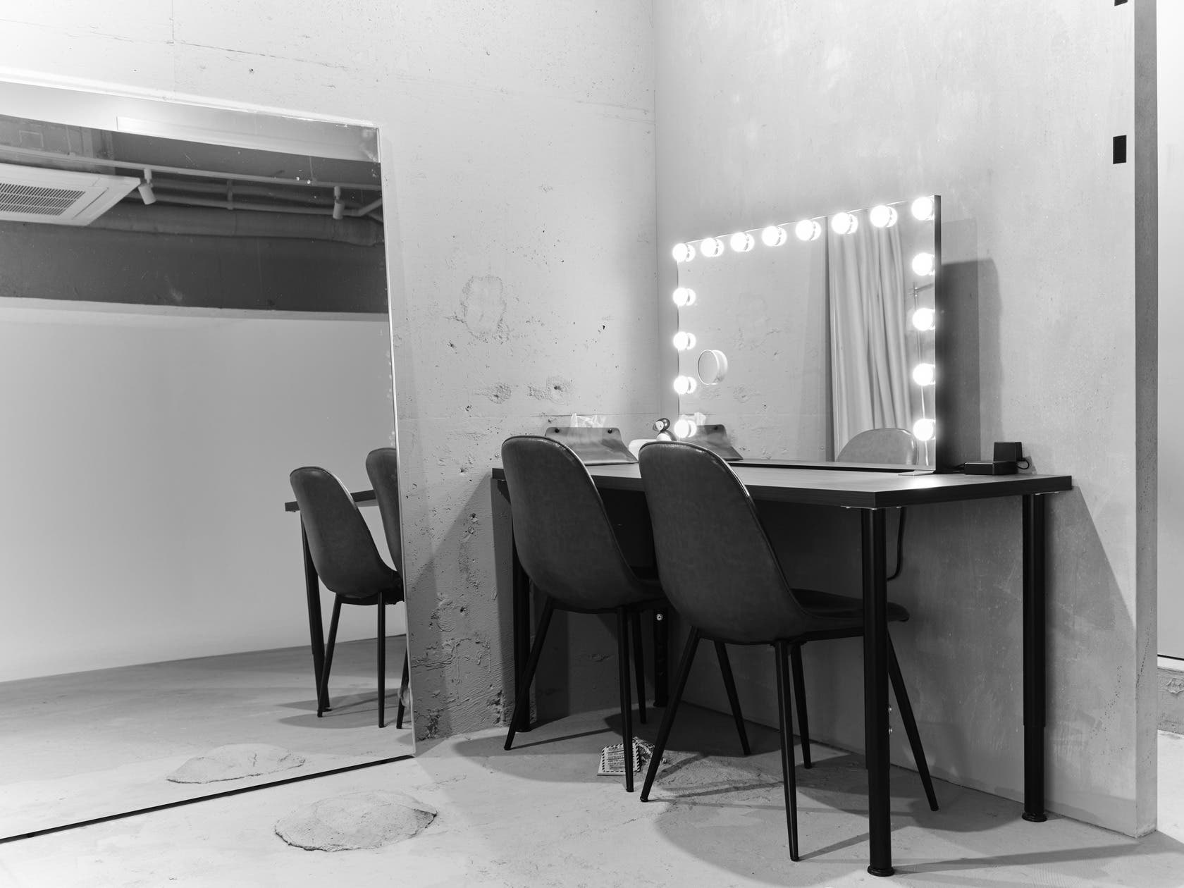 自然光が溢れる白ホリゾント撮影スタジオの写真6