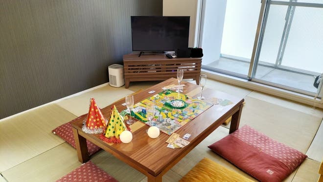 あったかこたつでほっこり🍵24hゴミ捨て可!ボドゲ20種以上・座布団完備のモダン和室~レンスぺACE難波2号店の写真2