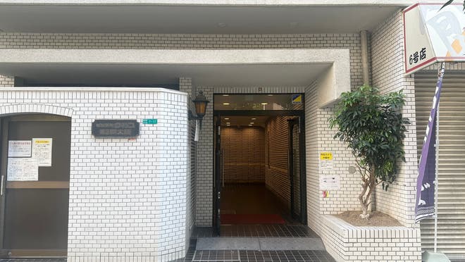 新大阪駅6分☆最大4名|無料WiFi・モニター・65型TV・ゆったりソファ|リモワ|会議|面談・面接|VOD見放題の写真17