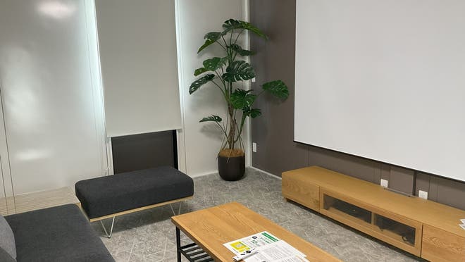 【Living1】✨U-SPACE名古屋辻本通店✨リビングをイメージしたちょっとした集まりに最適のスペースです♪/名古屋市の写真1