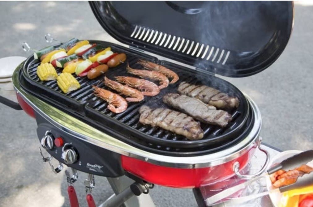 アウトドアコンロ（コールマン製　ガスボンベ・スタッフサポート込み）の画像1