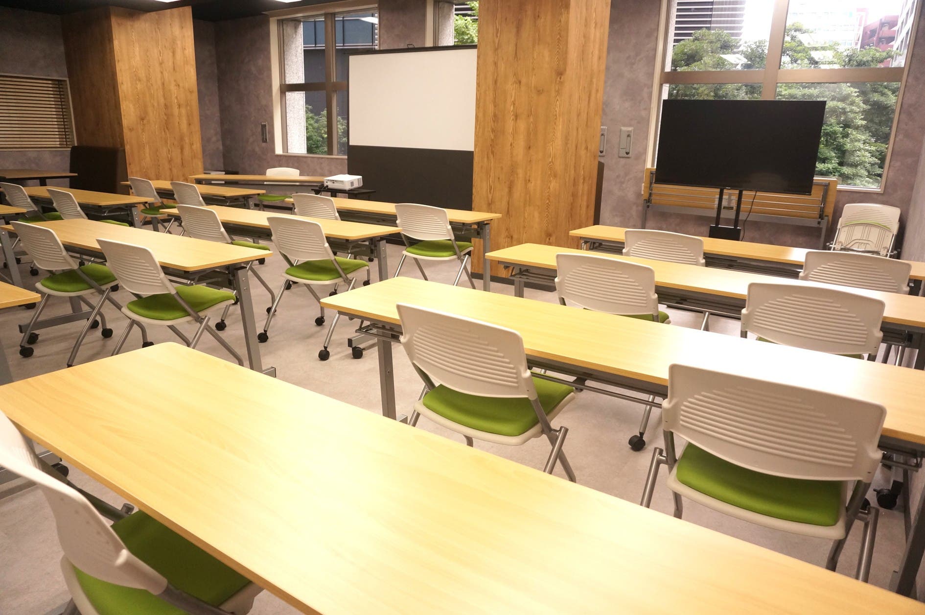 【新宿駅、西新宿駅からアクセス抜群】綺麗で清潔な70㎡フルリフォーム貸会議室、充実の設備が無料で使い放題！ウォーターサーバー有の写真4