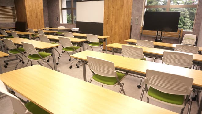 【新宿駅、西新宿駅からアクセス抜群】綺麗で清潔な70㎡フルリフォーム貸会議室、充実の設備が無料で使い放題!ウォーターサーバー有の写真4