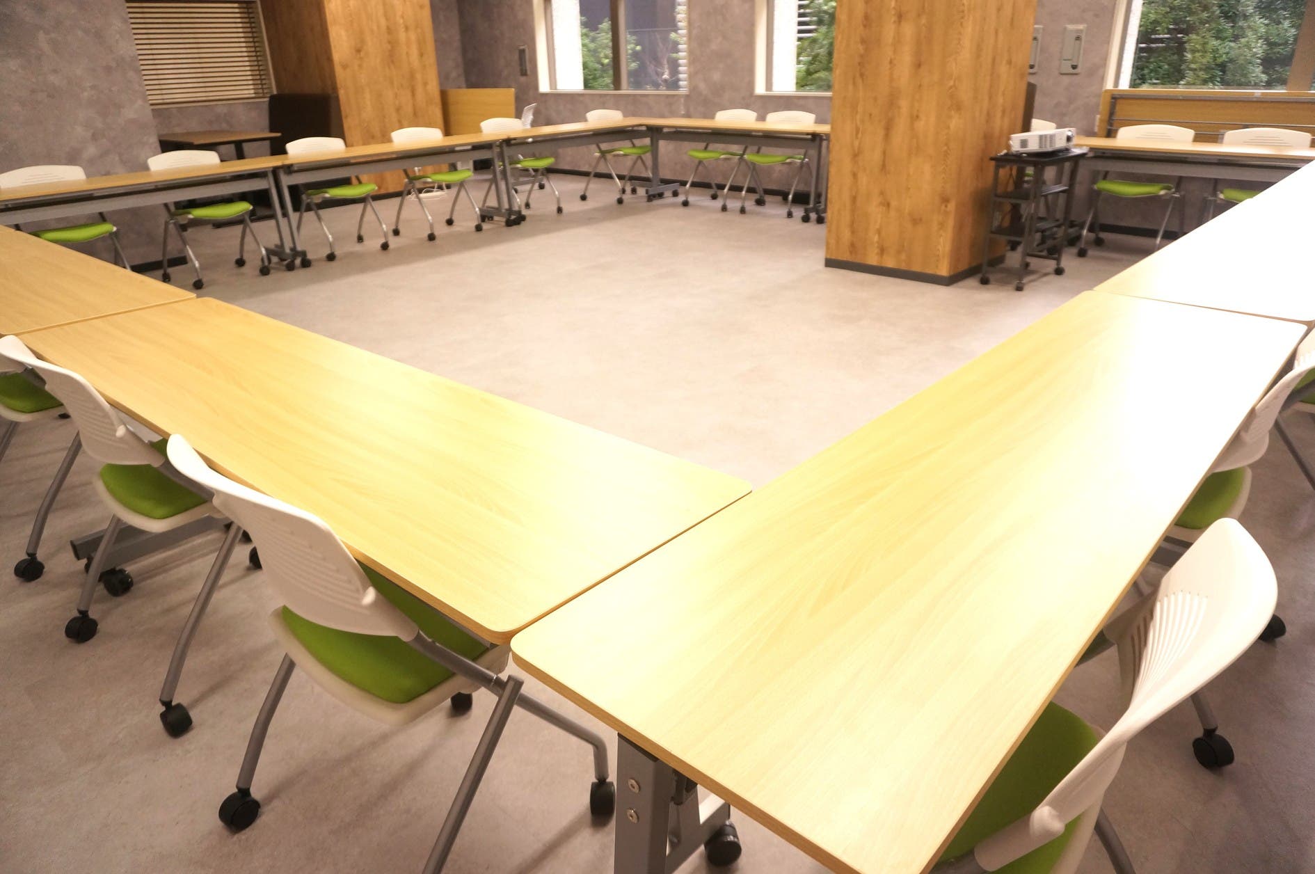 【新宿駅、西新宿駅からアクセス抜群】綺麗で清潔な70㎡フルリフォーム貸会議室、充実の設備が無料で使い放題！ウォーターサーバー有の写真8