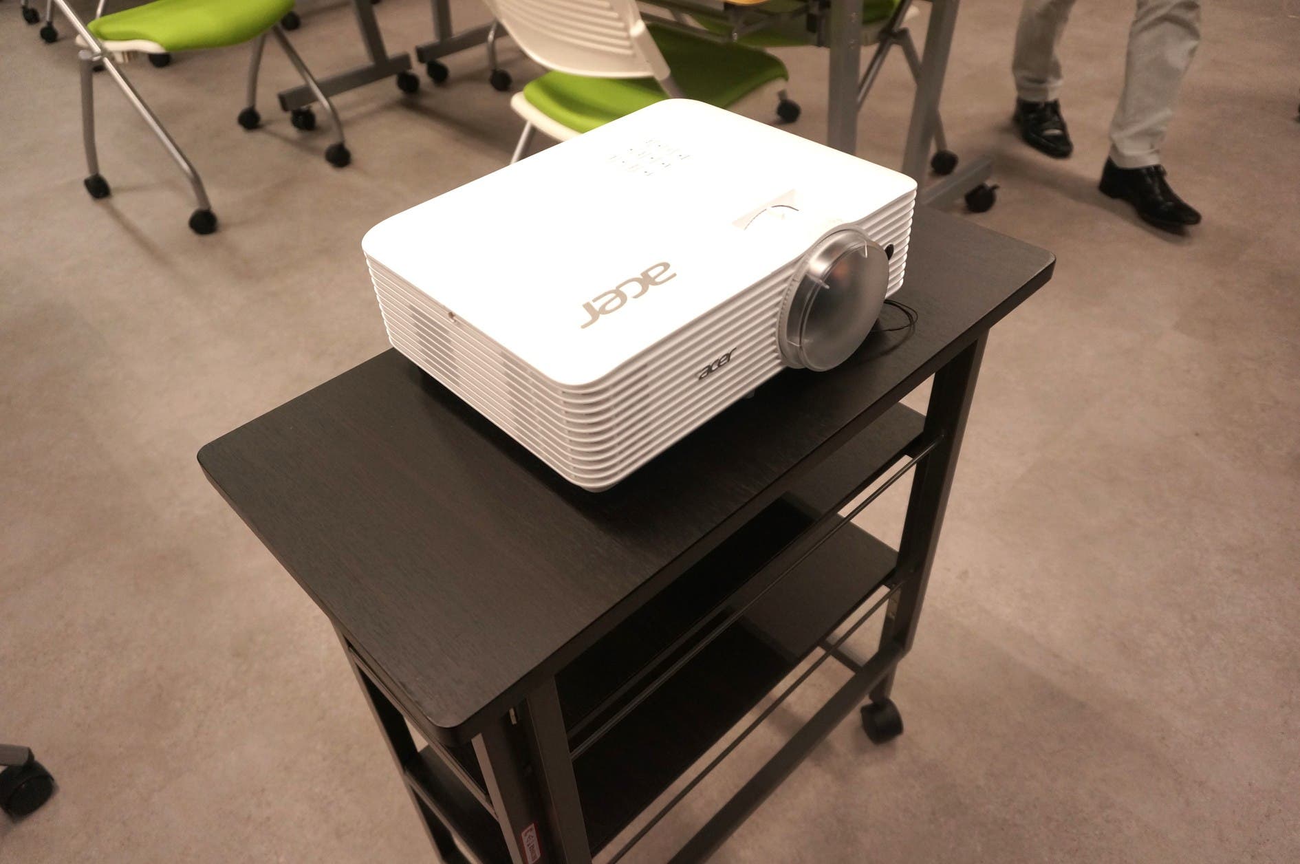 【新宿駅、西新宿駅からアクセス抜群】綺麗で清潔な70㎡フルリフォーム貸会議室、充実の設備が無料で使い放題！ウォーターサーバー有の写真13