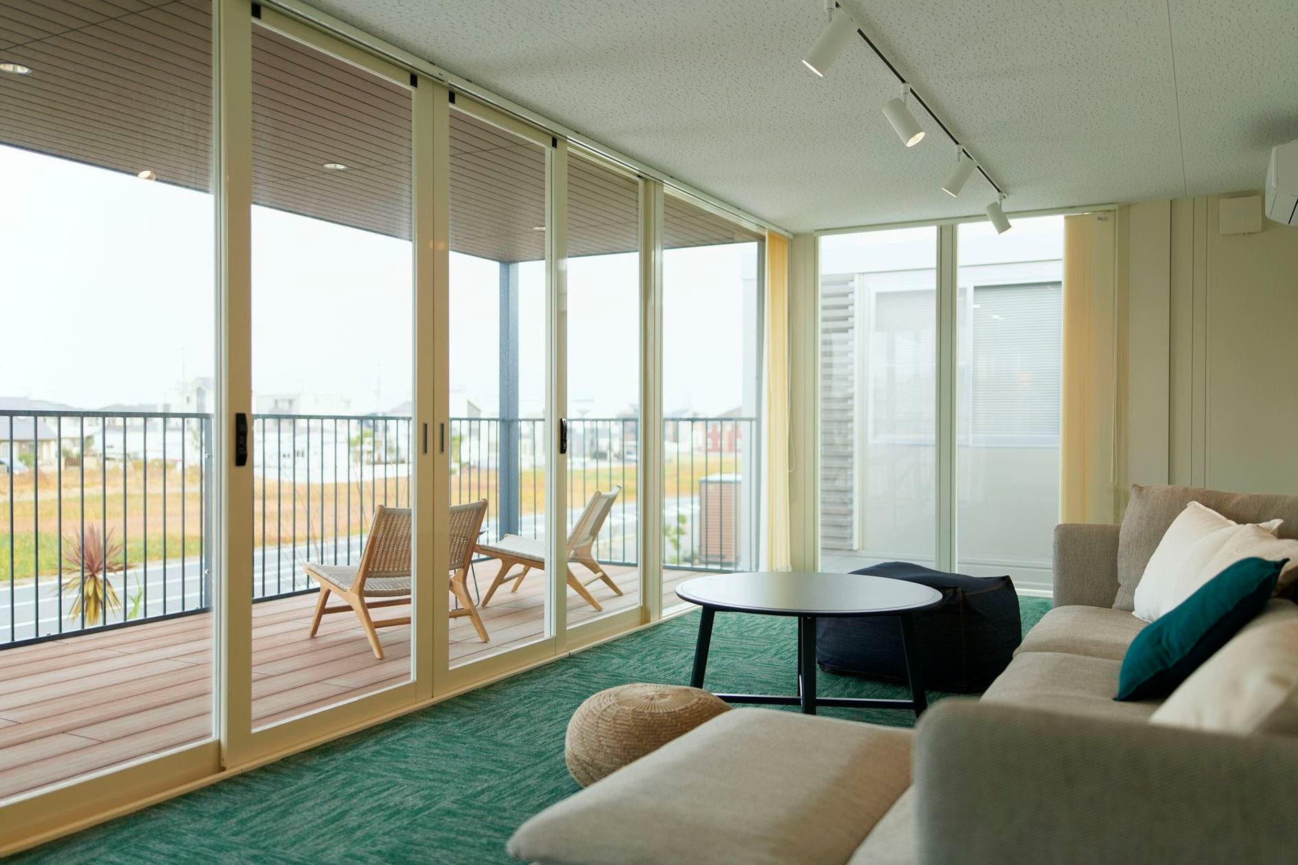 【Living2】✨U-SPACE木更津店✨リビングをイメージしたちょっとした集まりに最適のスペースです♪Wi-Fi/木更津市の写真2