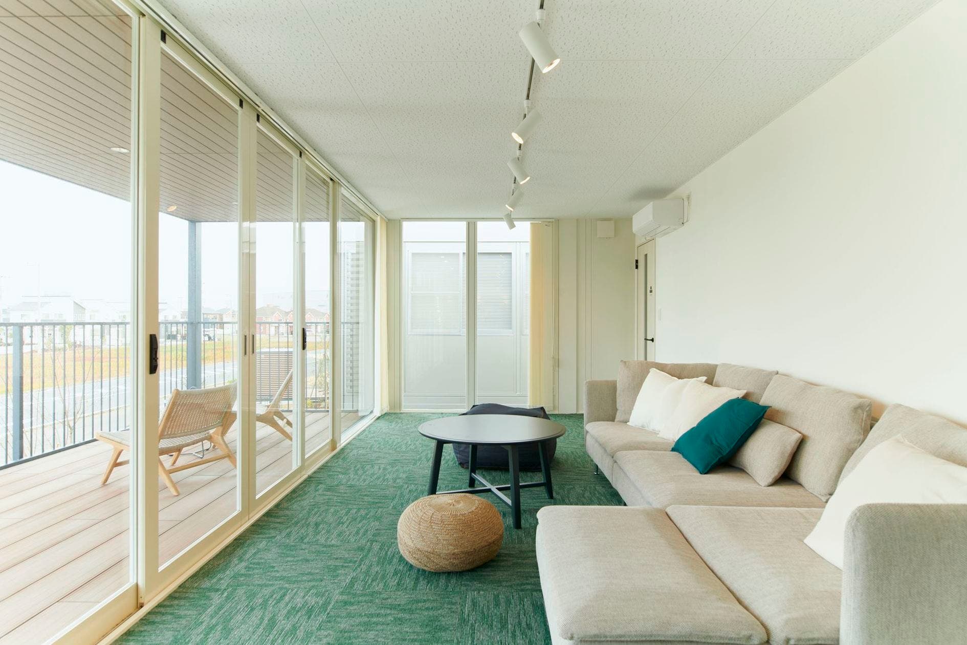 【Living2】✨U-SPACE木更津店✨リビングをイメージしたちょっとした集まりに最適のスペースです♪Wi-Fi/木更津市の写真4