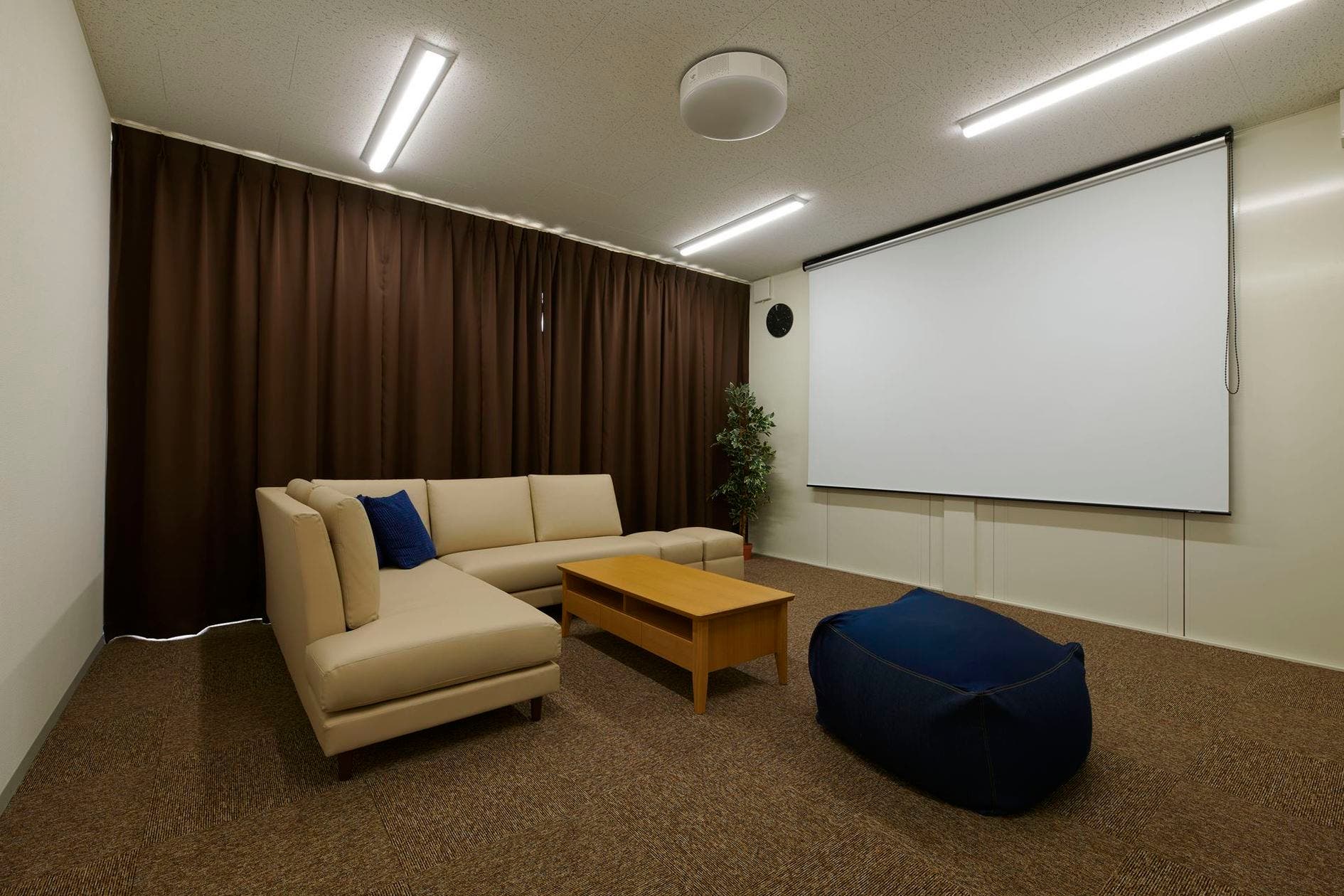 【Living3】✨U-SPACE木更津店✨映画鑑賞や打ち合わせスペースとしてもご利用いただけます♪Wi-Fi/木更津市の写真2