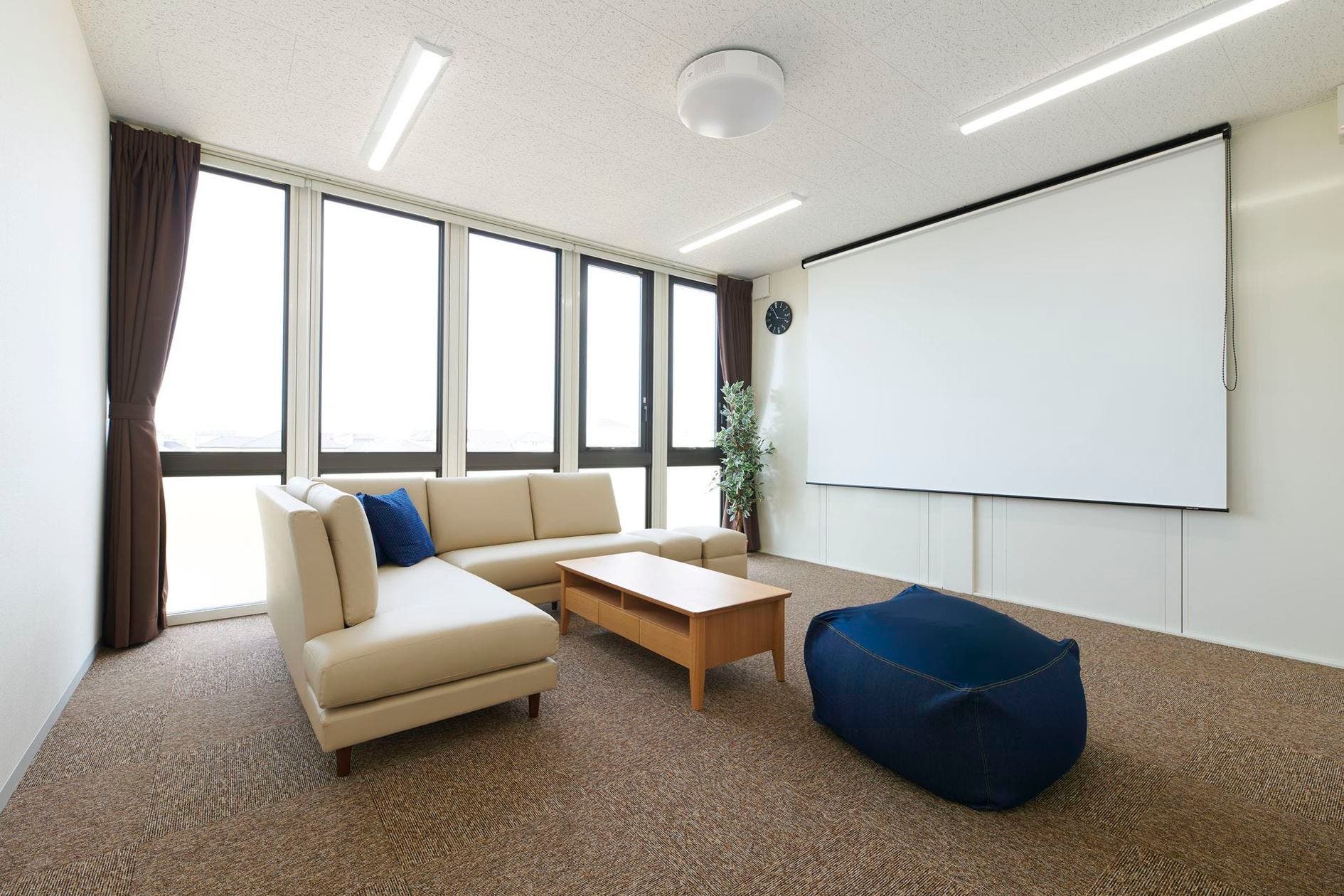 【Living3】✨U-SPACE木更津店✨映画鑑賞や打ち合わせスペースとしてもご利用いただけます♪Wi-Fi/木更津市の写真1