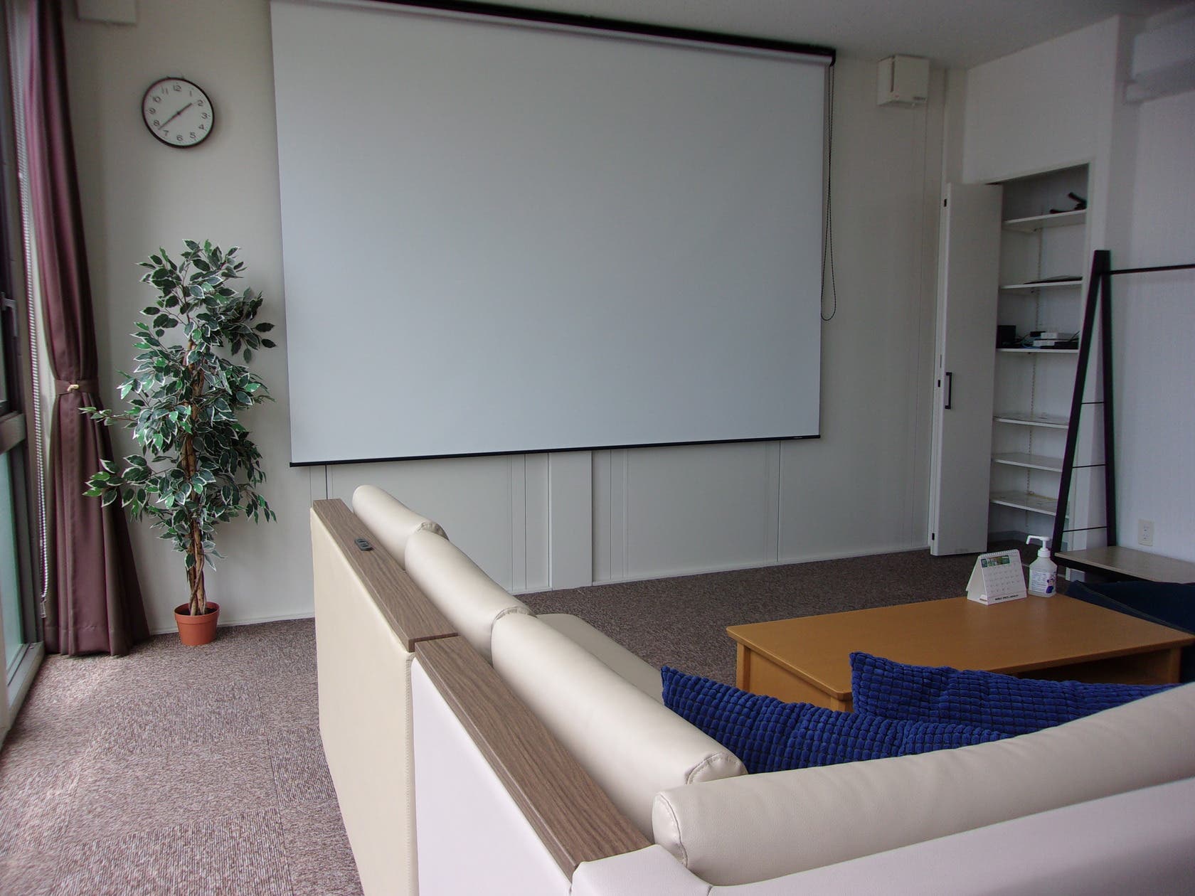 【Living3】✨U-SPACE木更津店✨映画鑑賞や打ち合わせスペースとしてもご利用いただけます♪Wi-Fi/木更津市の写真4