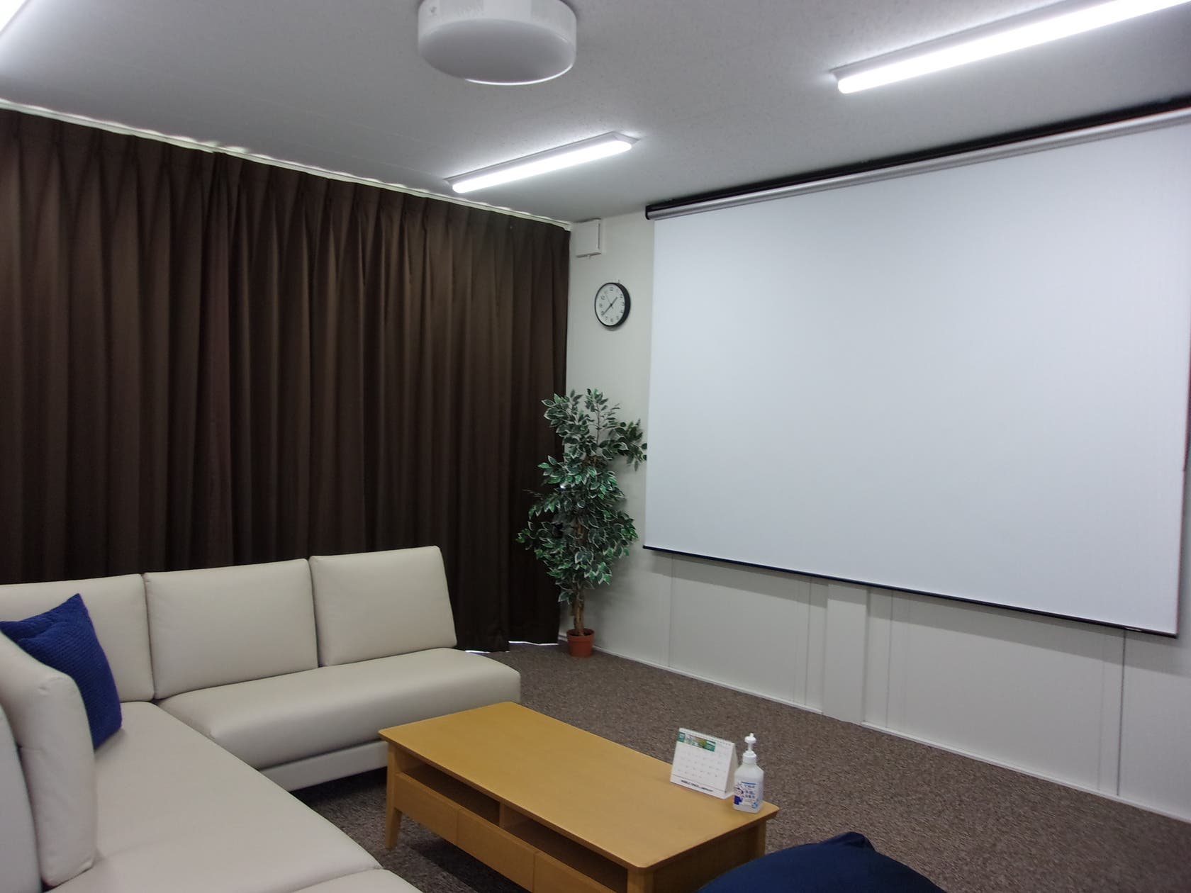 【Living3】✨U-SPACE木更津店✨映画鑑賞や打ち合わせスペースとしてもご利用いただけます♪Wi-Fi/木更津市の写真3