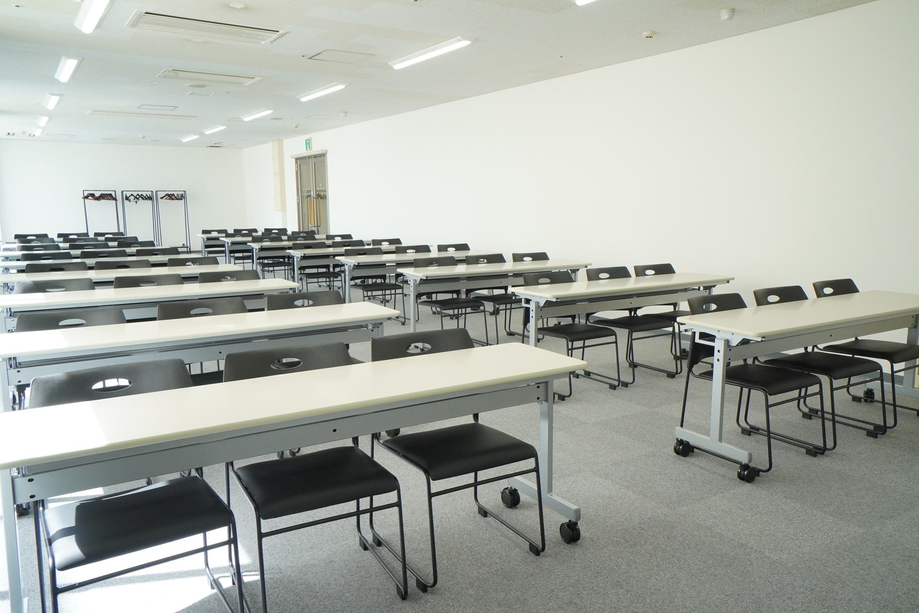 ＜豊橋駅前 TB4F-H会議室＞豊橋駅徒歩1分🚃48名収容🪑光回線Wi-Fi📶プロジェクター🎥モニター🖥️セミナー/研修/会議の写真7