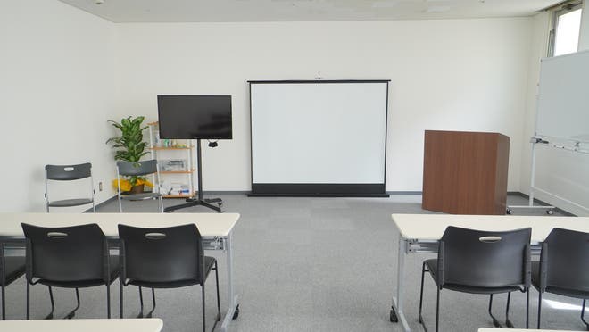 <豊橋駅前 TB4F-H会議室>豊橋駅徒歩1分🚃48名収容🪑光回線Wi-Fi📶プロジェクター🎥モニター🖥️セミナー/研修/会議の写真2